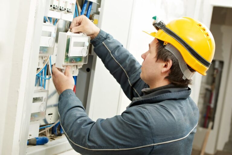 Tout ce qu'il faut savoir sur l'installation électrique - Monelectricien.be